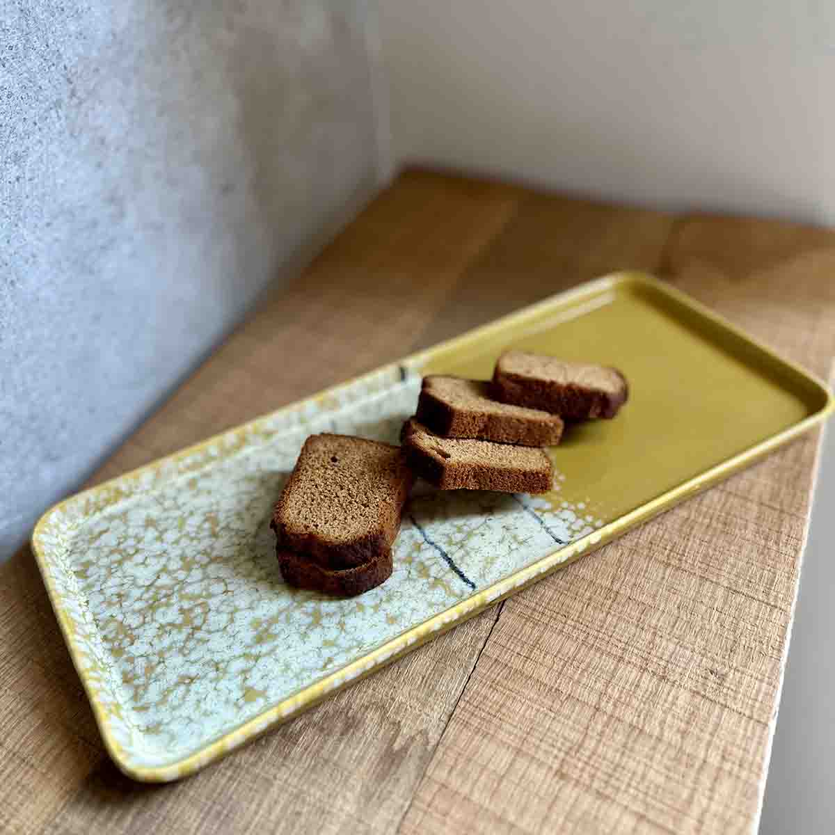 PLAT À CAKE 70S – La Sélection - Sophie Ferjani